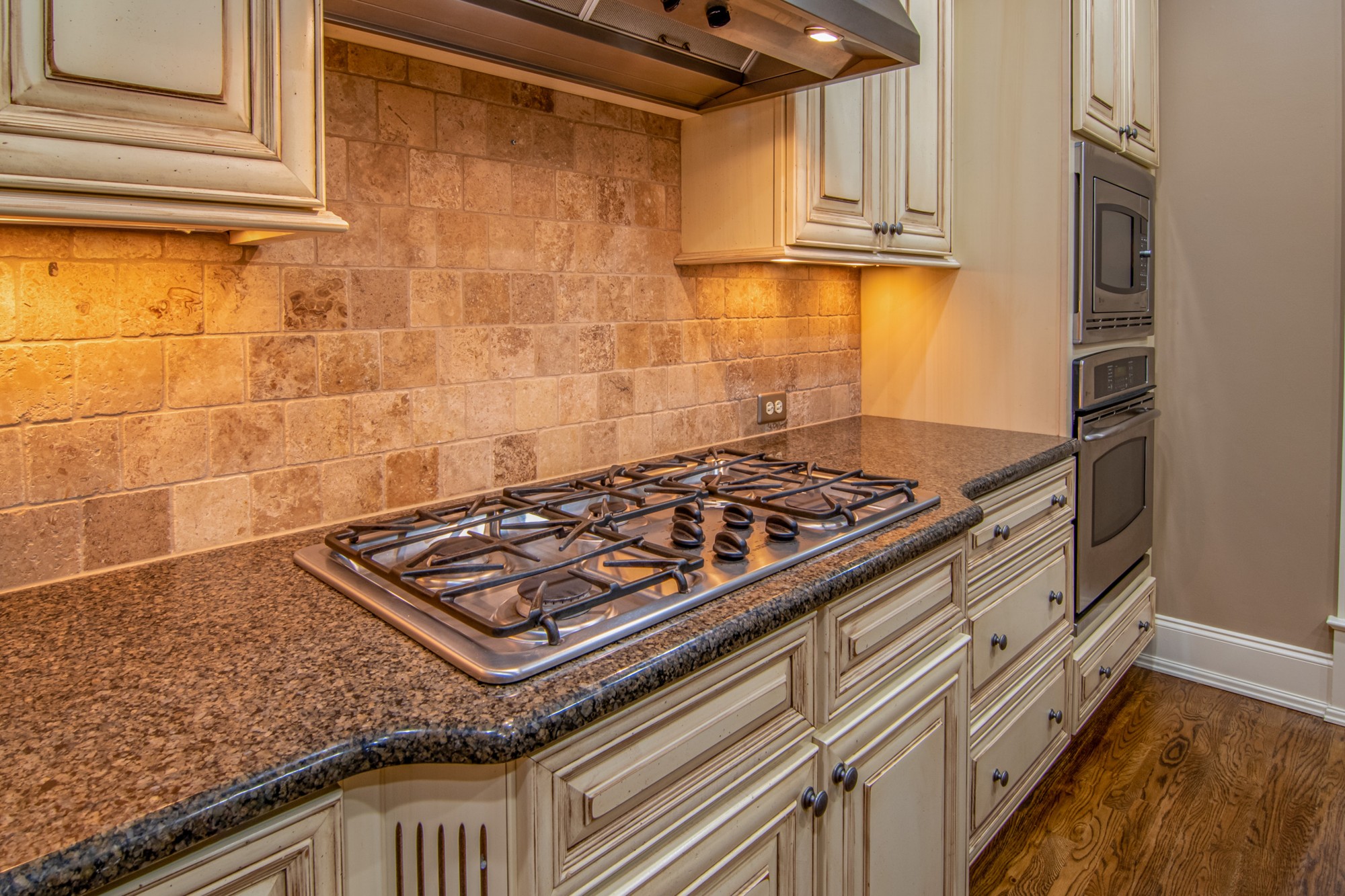 Why Choose a Granite Worktop for Your Kitchen? - Albany Kitchens